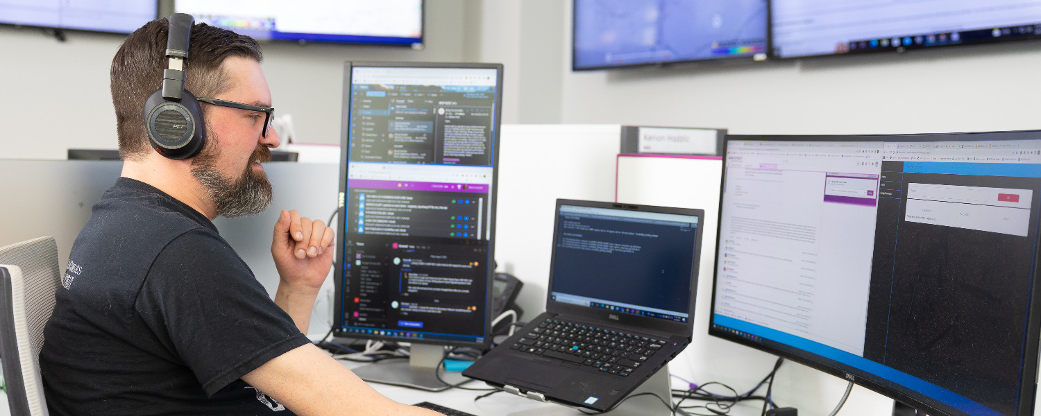 Top 3 Business Advantages of Hosted PBX | Everstream | Better Fiber ...